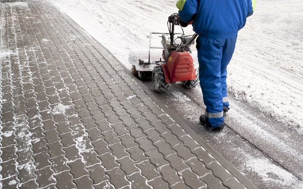 5 Snow Removal Contract Requirements - Central Insurance Blog